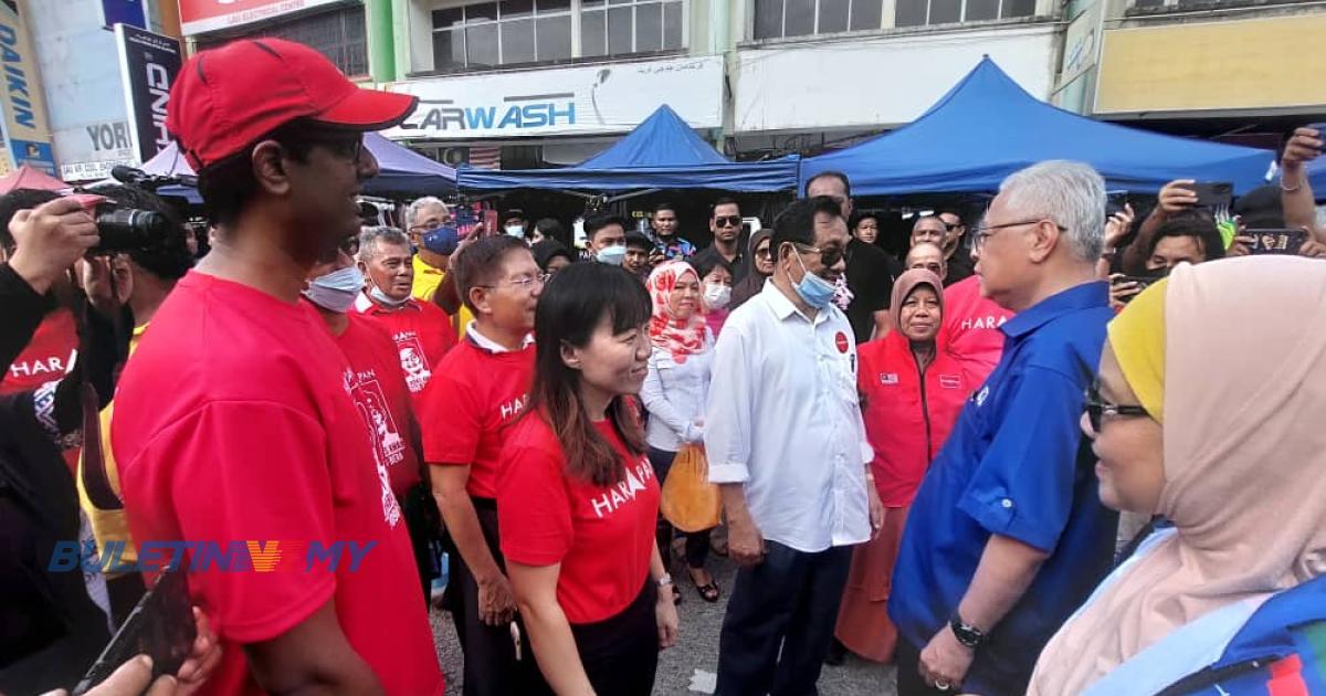PRU-15: PM santuni pengunjung pekan sehari Kerayong | BULETIN TV3 Malaysia