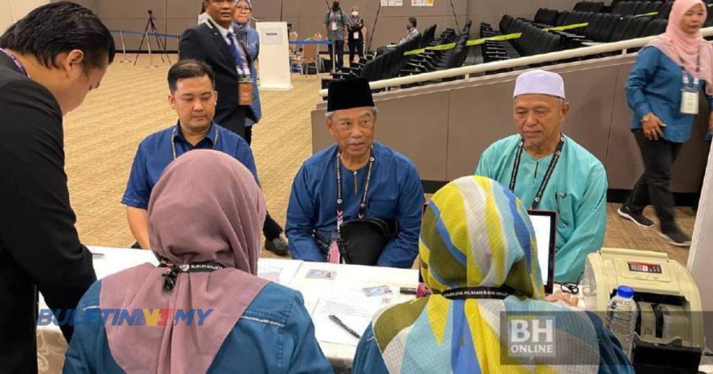 PRU-15: Tiga penjuru di Parlimen Pagoh | BULETIN TV3 Malaysia