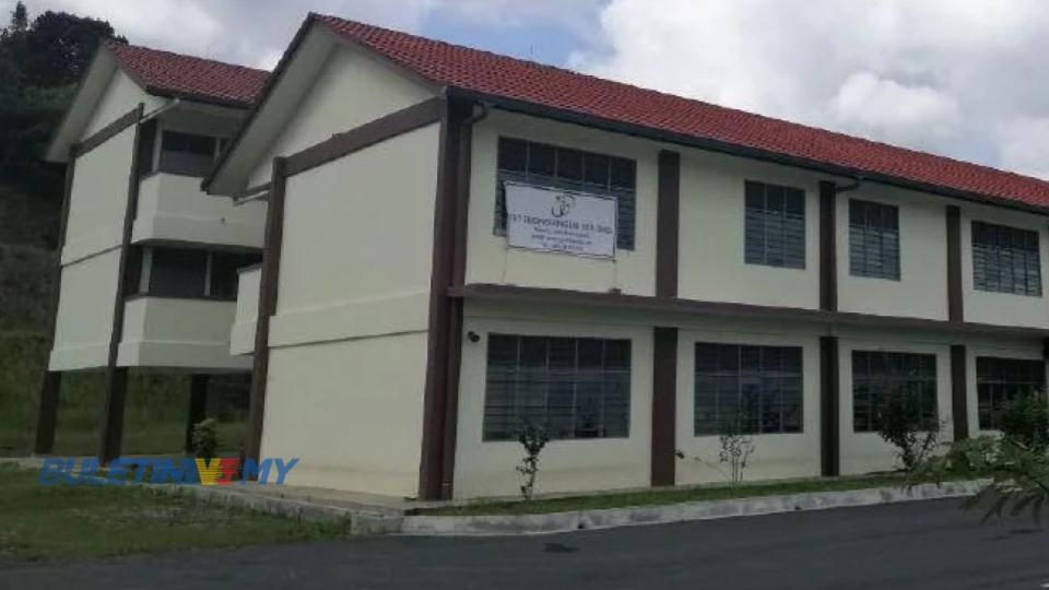 Ibu bapa merayu sekolah terbiar dua tahun dibuka | BULETIN TV3 Malaysia