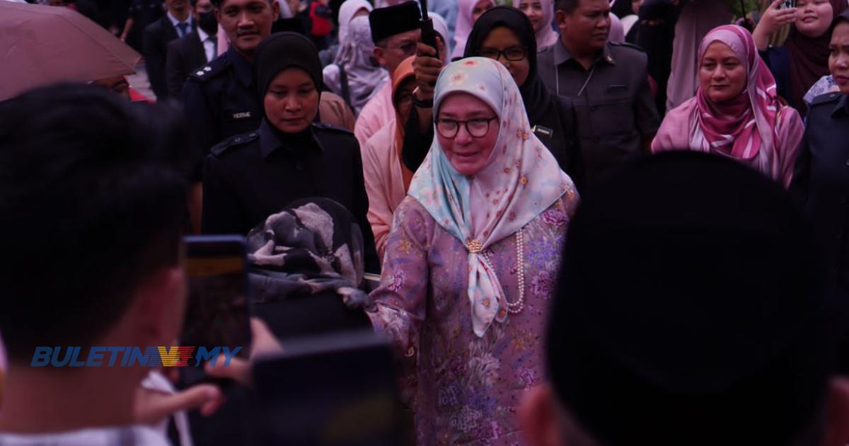 Raja Permaisuri Agong berangkat hadiri World #QuranHour 2023 | BULETIN ...