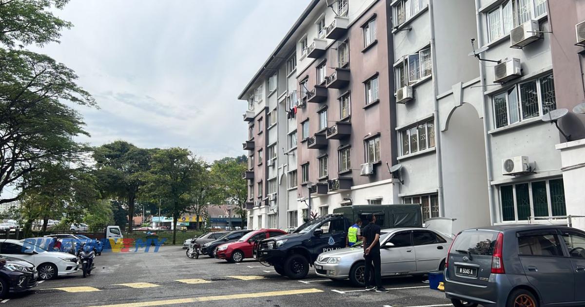 Mayat seorang lelaki ditemukan membusuk dalam rumah | BULETIN TV3 Malaysia