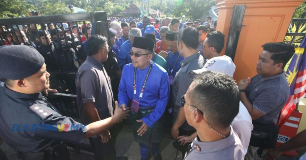 2,000 penyokong iringi calon BN DUN Pelangai | BULETIN TV3 Malaysia