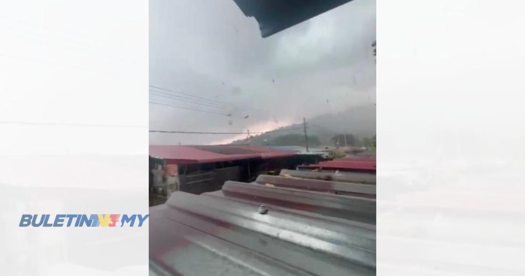 [VIDEO] Banjir kilat dan ribut di Meru, 40 rumah rosak | BULETIN TV3 ...