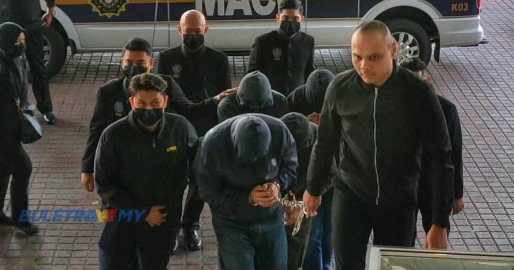 [VIDEO] Terima suapan RM39,800, 4 pembantu penguasa kastam didakwa ...