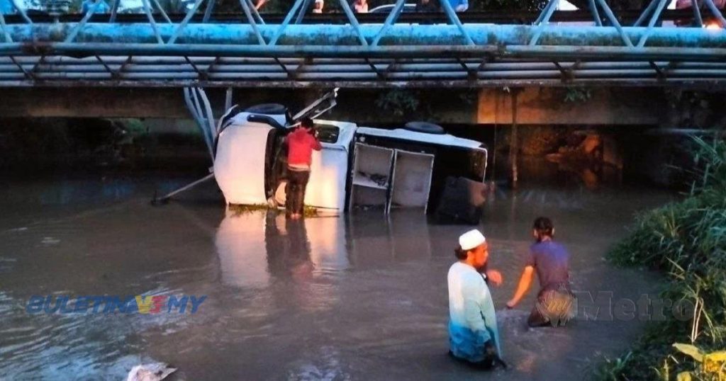 Pikap langgar besi penghadang terjunam ke sungai, seorang maut ...