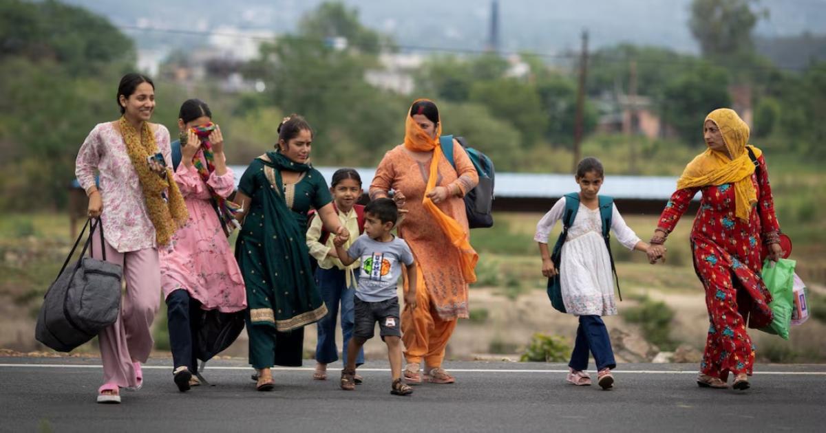 Konflik India-Pakistan: Penduduk di sempadan lari selamatkan diri ...
