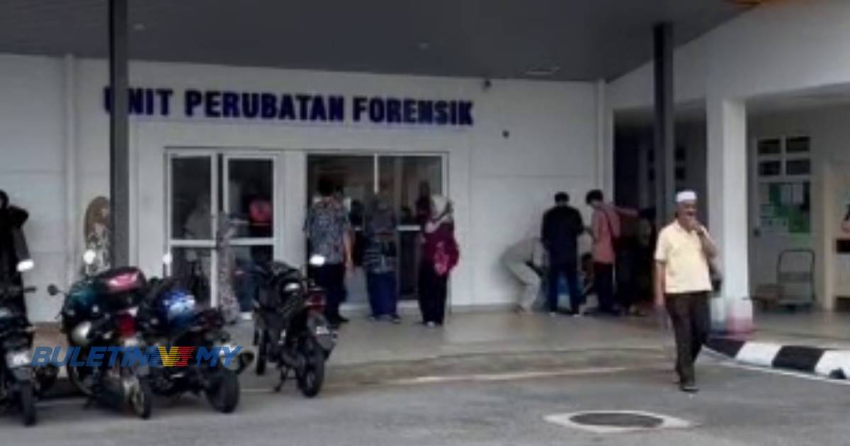 Keluarga 3 pelajar maut tiba di Hospital Rembau | BULETIN TV3 Malaysia