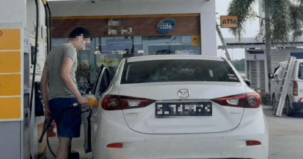 Lagi foto tular pemandu Singapura isi RON95 di Johor | BULETIN TV3 Malaysia