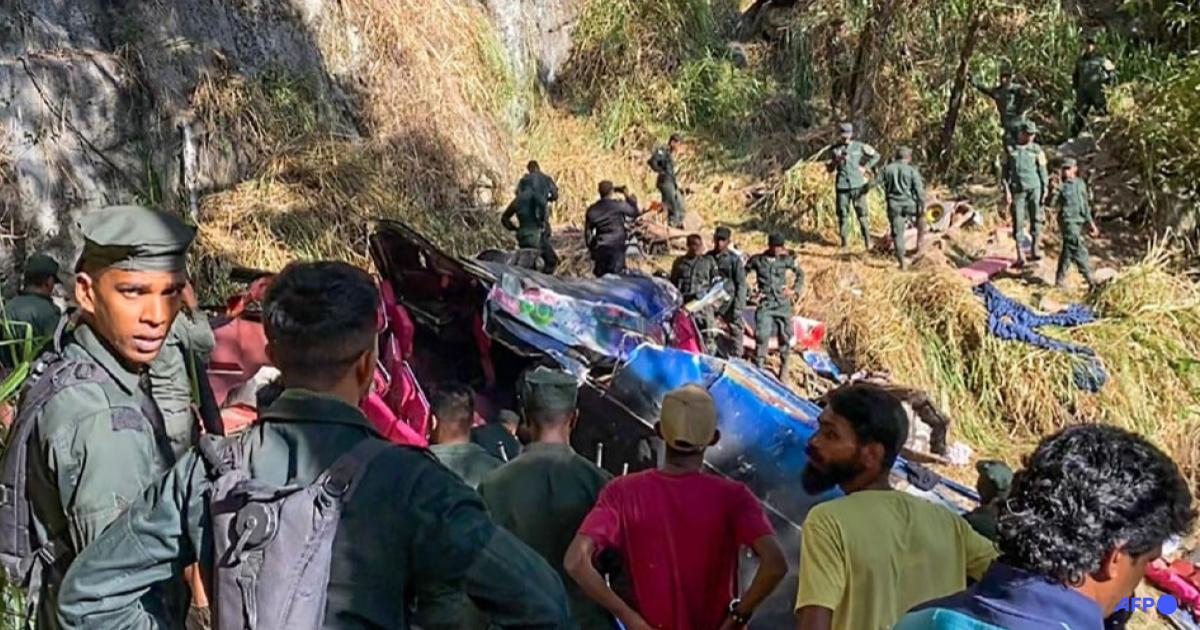 15 maut bas terjunam masuk gaung di Sri Lanka | BULETIN TV3 Malaysia