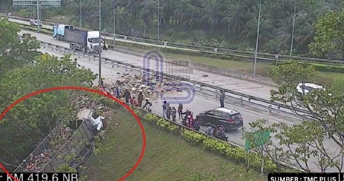 Lori muatan sampah terbabas dalam longkang, pemandu patah kaki ...