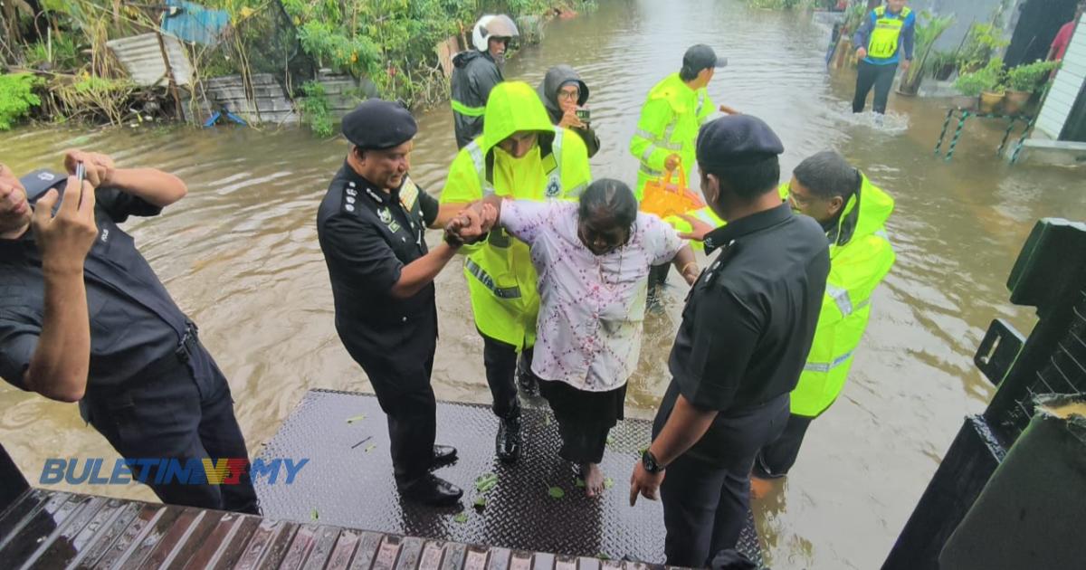 Polis gerak usaha memujuk, selamatkan mangsa banjir di Hilir Perak ...