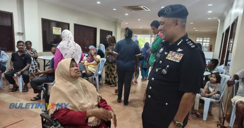 Polis gerak usaha memujuk, selamatkan mangsa banjir di Hilir Perak ...