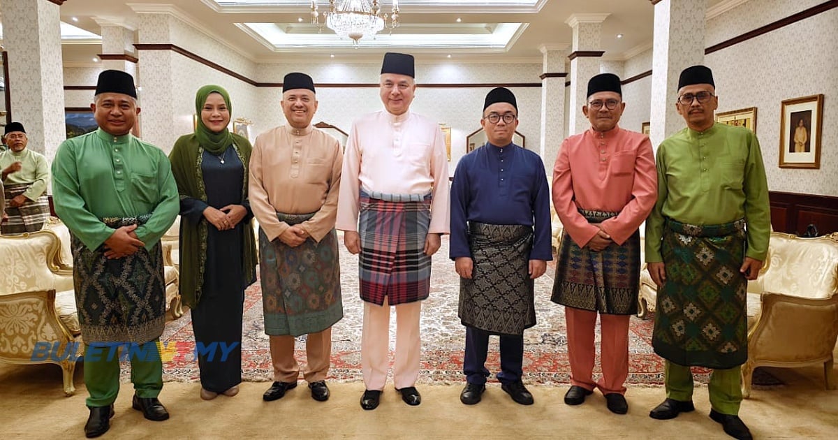 Sultan Perak terima mengadap pengurusan tertinggi Media Prima di Istana ...