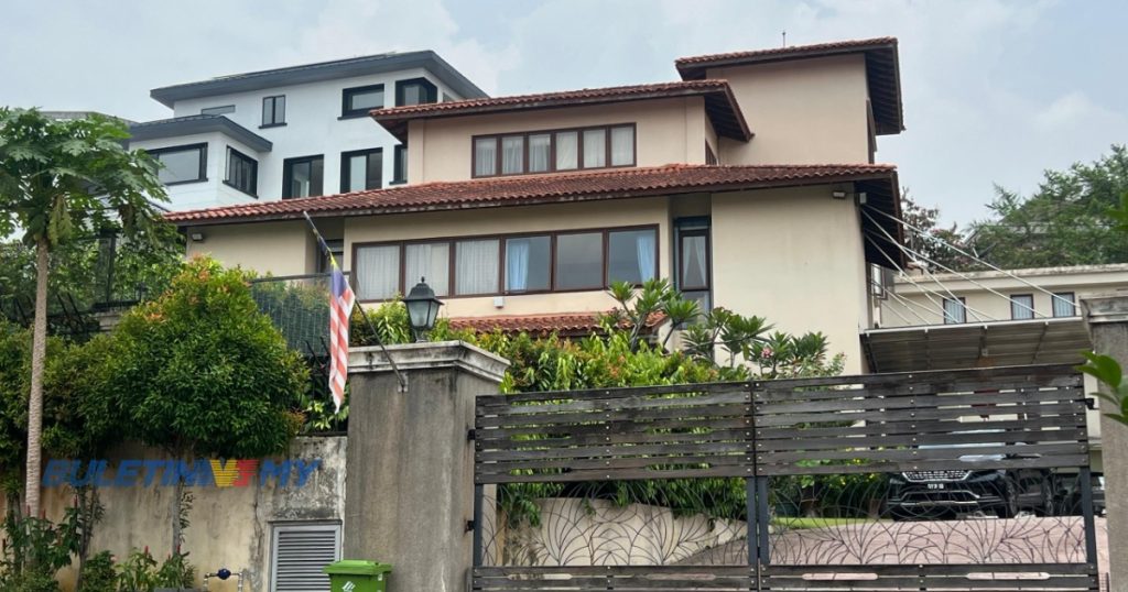 Suasana di kediaman mendiang Tun Dr Ling Liong Sik tenang, kehadiran ...