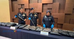 Penuntut IPTS ditahan, bawa bunga ganja RM1.17 juta | BULETIN TV3 Malaysia